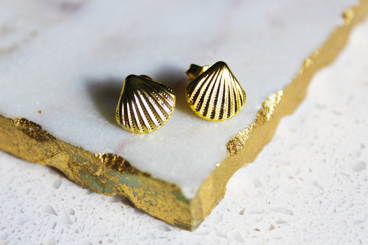Arielle Shell Stud Earrings - Mas Femme