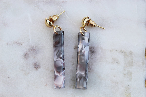 Cleo Line Acrylic Earrings - Mas Femme